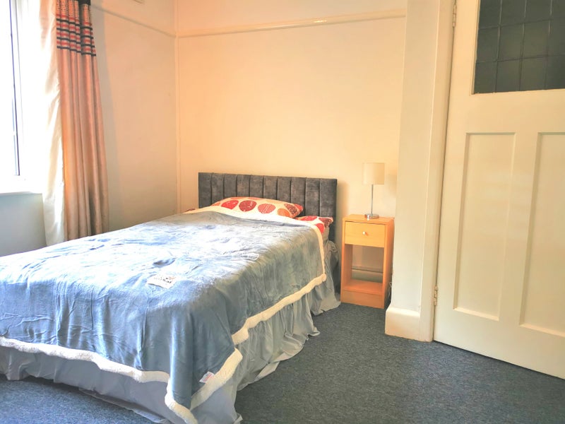 'Large single room available in a 2 bedroom flat' Room to Rent from ...