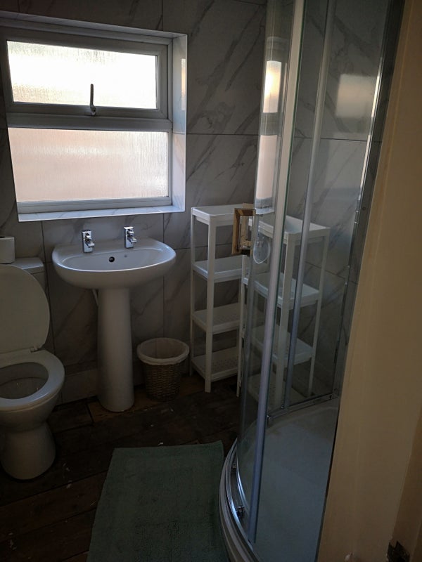 'Single Room In Friendly Town Centre House' Room to Rent from SpareRoom