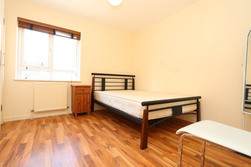 'Cozy Room Steps Away From Tower Bridge! ZONE 1' Room to Rent from ...