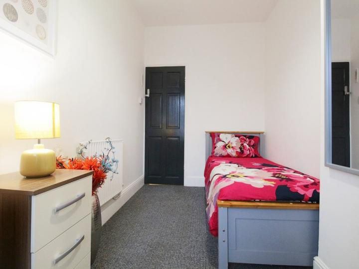 'Attractive Single Room To Rent @ LN2 ' Room to Rent from SpareRoom