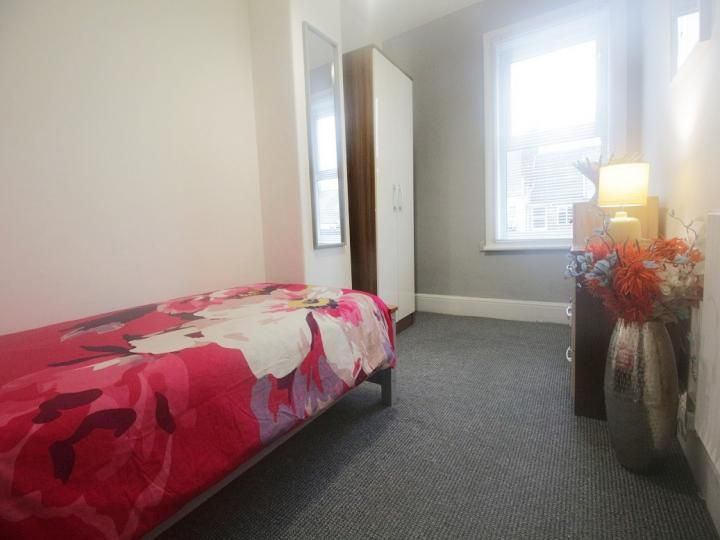 'Attractive Single Room To Rent @ LN2 ' Room to Rent from SpareRoom