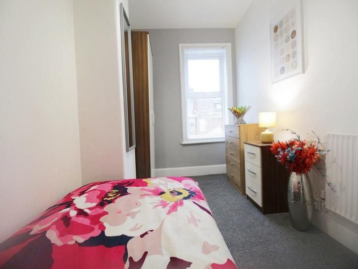 'Attractive Single Room To Rent @ LN2 ' Room to Rent from SpareRoom