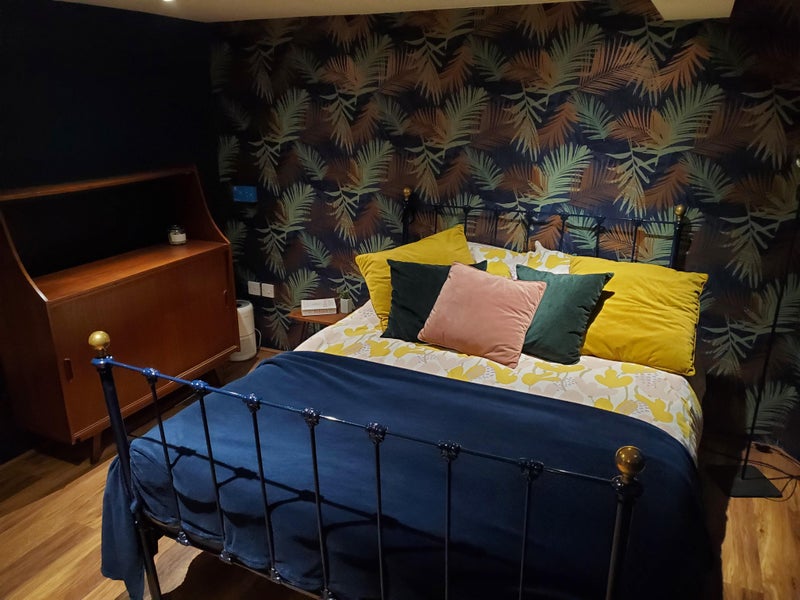 'Huge room in Stylish Basement ' Room to Rent from SpareRoom