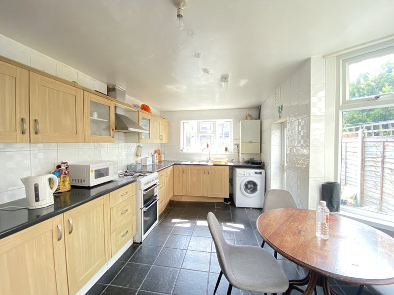 'Selection Of Rooms To Rent Muswell Hill N10 1Lr' Room to Rent from ...