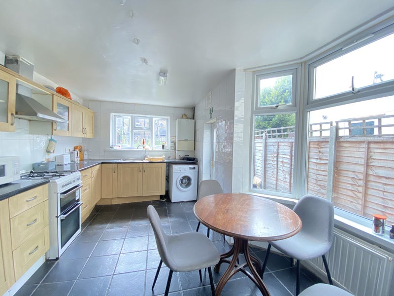 'Selection Of Rooms To Rent Muswell Hill N10 1Lr' Room to Rent from ...
