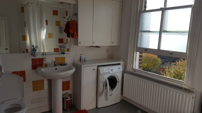 'Small, attractive room in beautiful flat' Room to Rent from SpareRoom