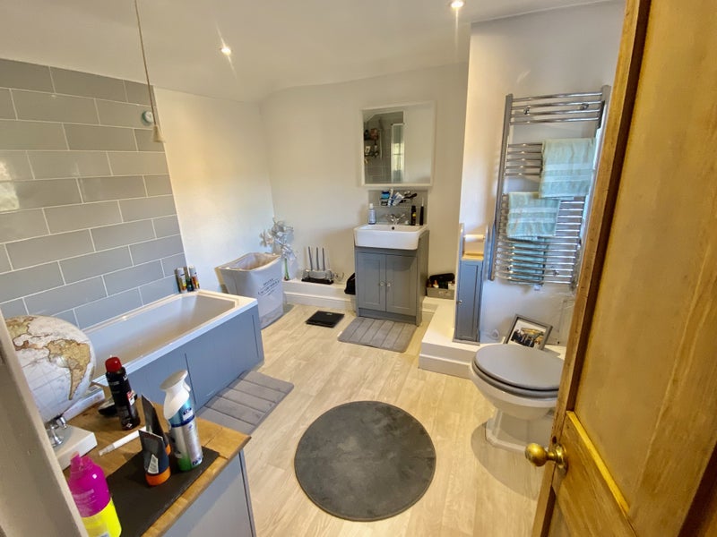 'Kingsize room with large en-suite ' Room to Rent from SpareRoom