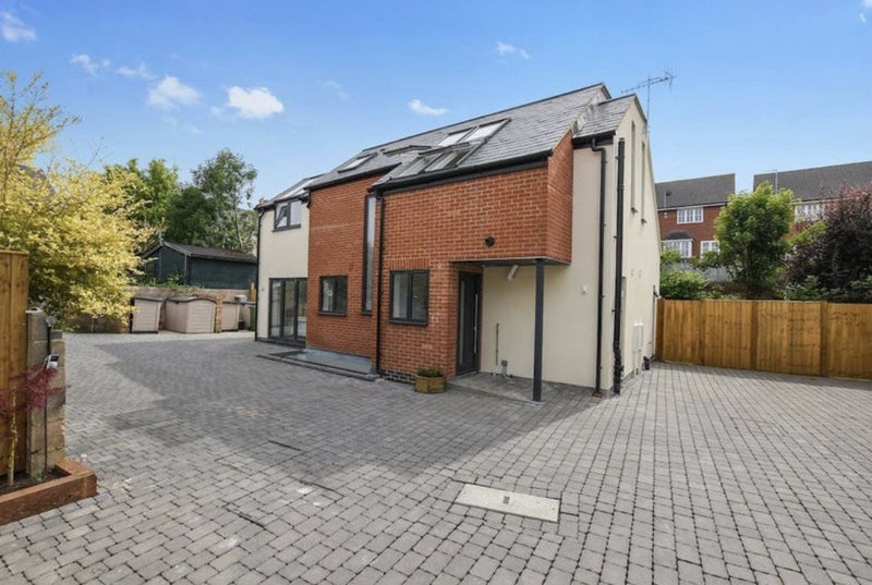 'Double room in Large Shared House, Cowley ' Room to Rent from SpareRoom