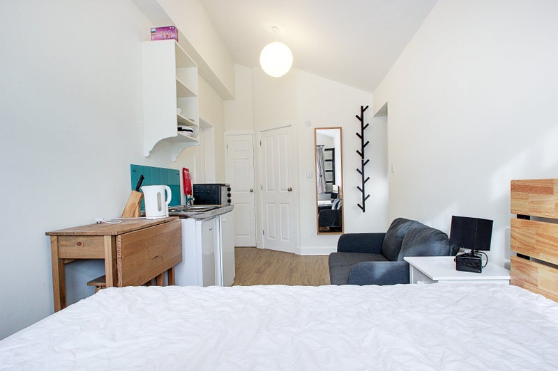 'Annex style/ semi studio **short term only***' Room to Rent from SpareRoom