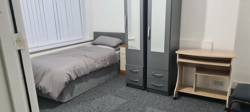 'Excellent location, ideal for PLAB 2 Doctors' Room to Rent from SpareRoom