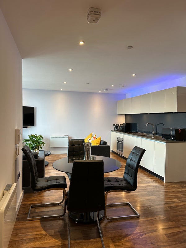 'City- dbl room and bath - all bills included ' Room to Rent from SpareRoom