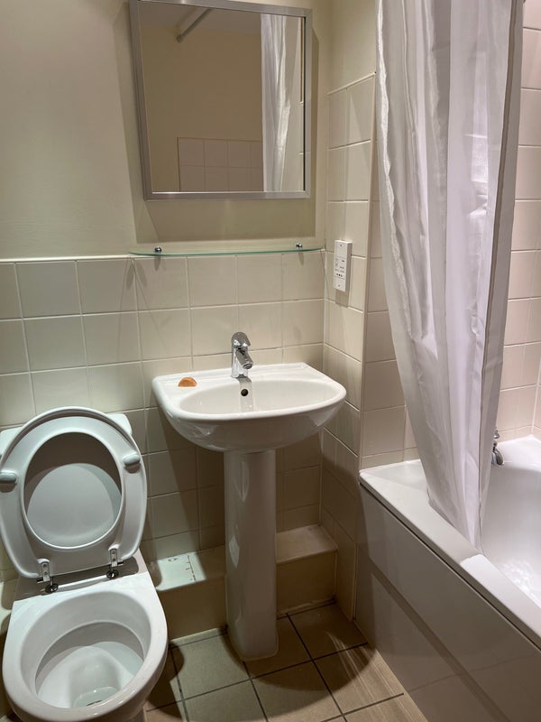 'Ensuit available near ASDA House City Centre ' Room to Rent from SpareRoom