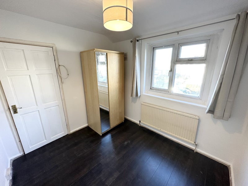 '**Double Room Available In White Hart Lane N17**' Room to Rent from ...