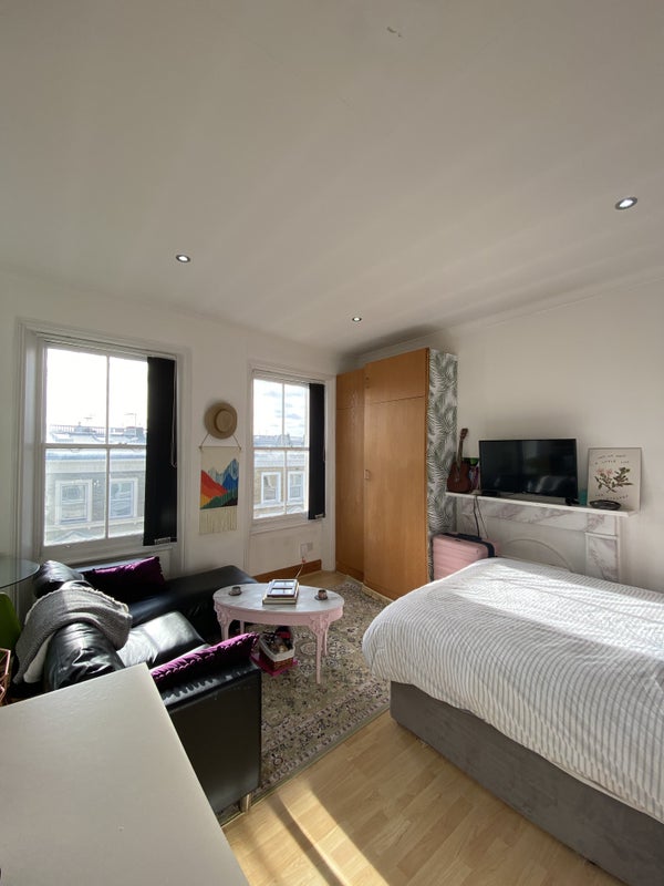 'Bright Studio in West Kensington' Room to Rent from SpareRoom