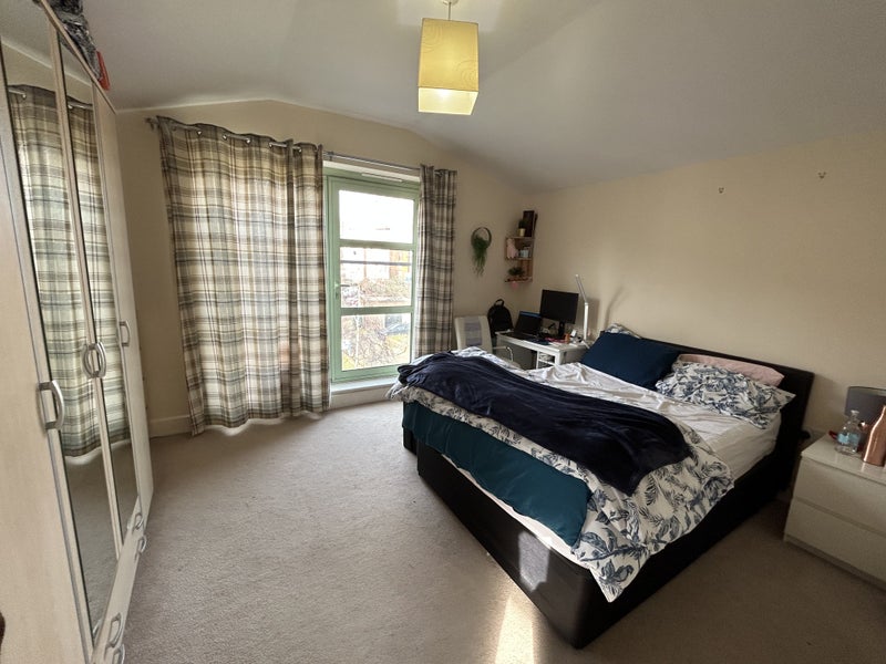 'Double room Mews house in Clapham area SW4 ' Room to Rent from SpareRoom