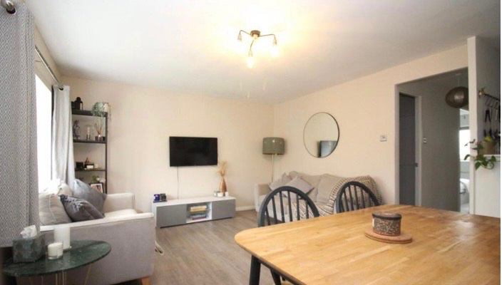 'Friendly, sociable, fun flatshare' Room to Rent from SpareRoom