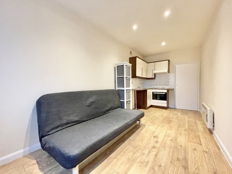 'Self-Contained Studio, UB6 - Single Person Only ' Room to Rent from ...