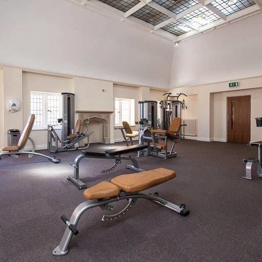 'Double Room en suite, gym, pool, parking' Room to Rent from SpareRoom