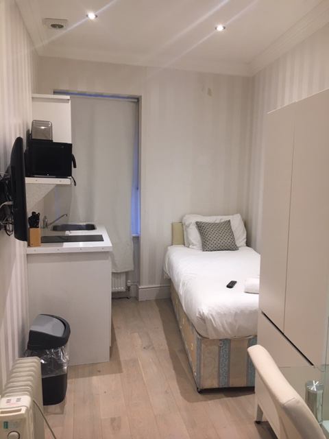 'Single bedsit available in West Kensington' Room to Rent from SpareRoom