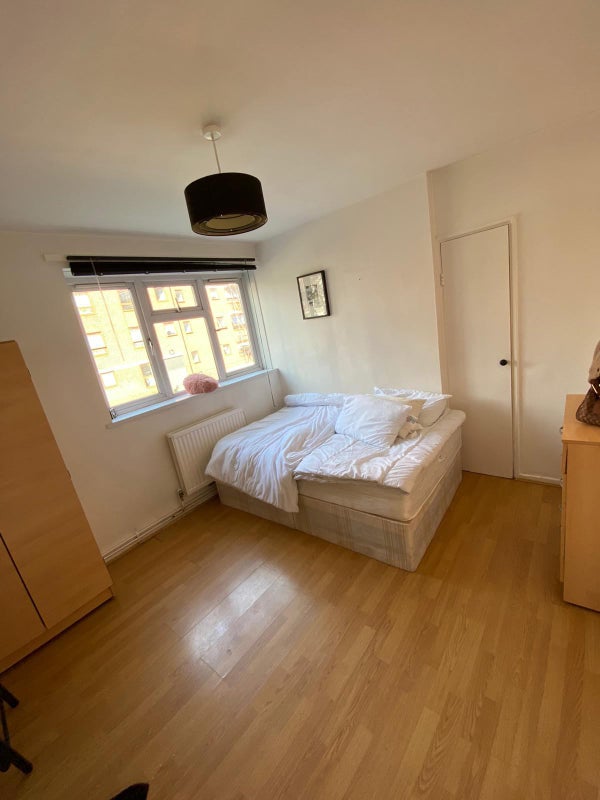 '2 ROOMS - E1 - Available NOW !' Room to Rent from SpareRoom