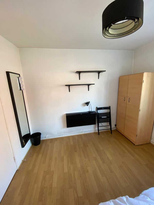 '2 ROOMS - E1 - Available NOW !' Room to Rent from SpareRoom
