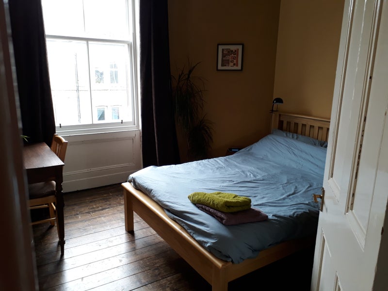 'Spacious double room in cosy Leith flat' Room to Rent from SpareRoom