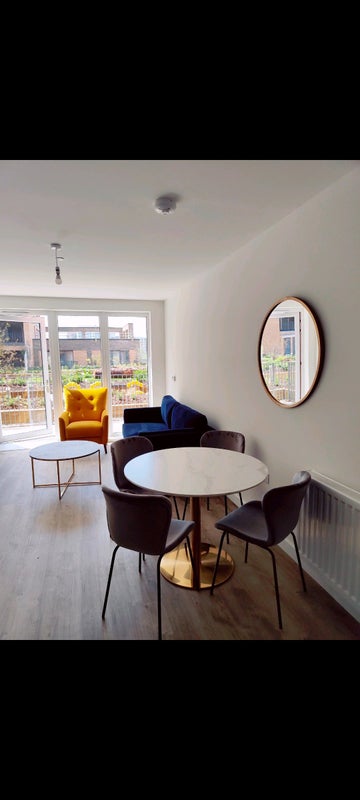 '1 Bed Luxury fully furnished flat.' Room to Rent from SpareRoom