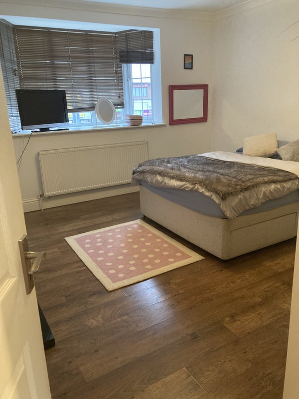 'Very bright large double room in Pinner ' Room to Rent from SpareRoom