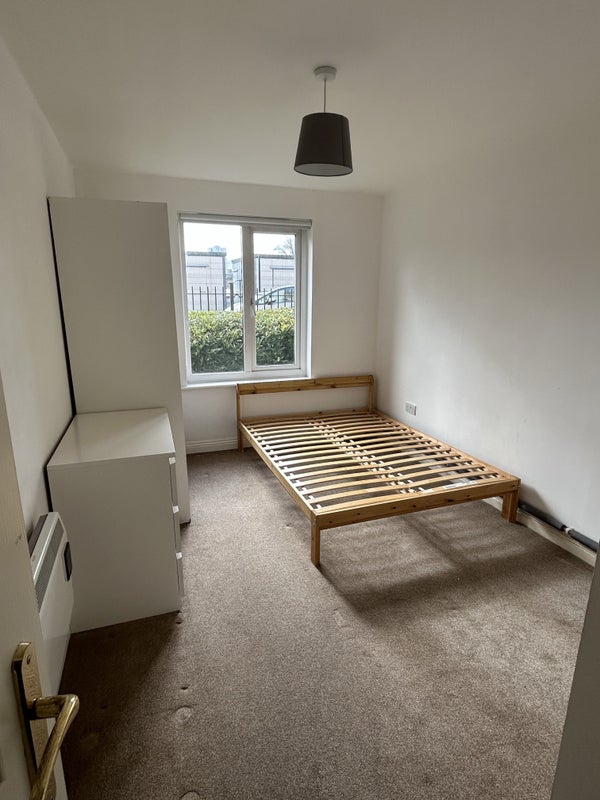 'Double Room with ensuite in lovely flat' Room to Rent from SpareRoom