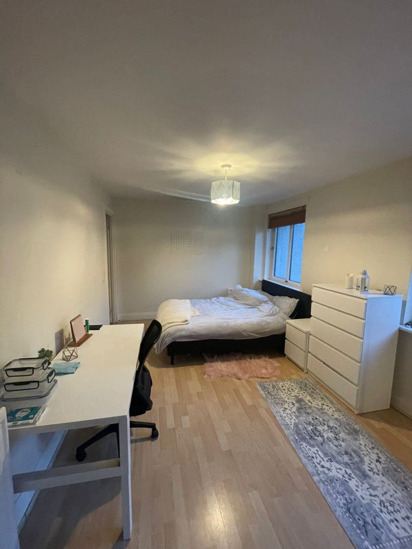 'Flatmate wanted for central bedroom with ensuite' Room to Rent from ...