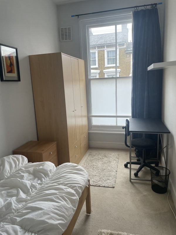 'Looking for a female lodger, spacious clean single' Room to Rent from ...