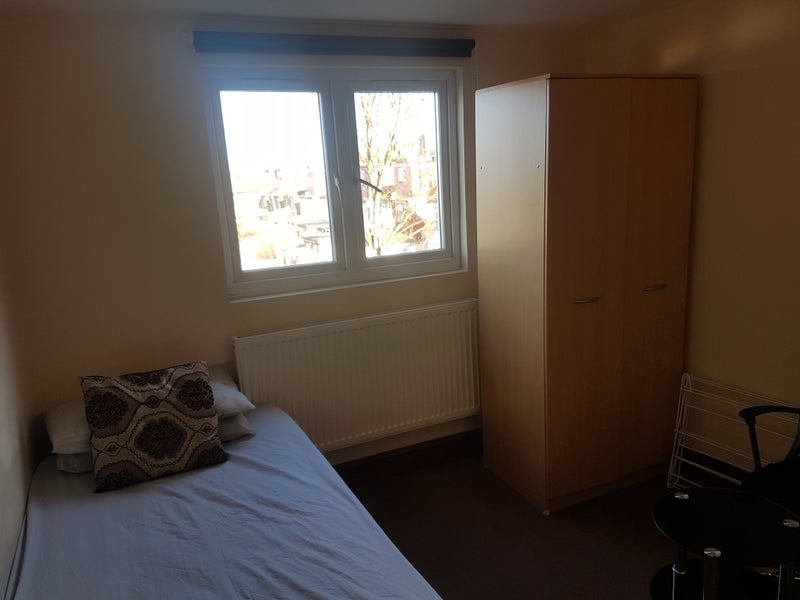 'Large Single Room Including All Bills & Broadband' Room to Rent from ...
