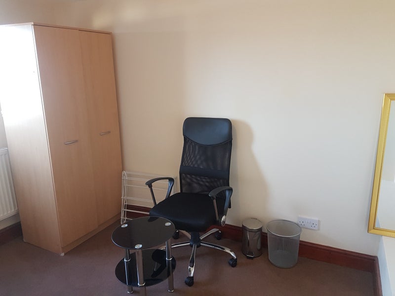 'Large Single Room Including All Bills & Broadband' Room to Rent from ...