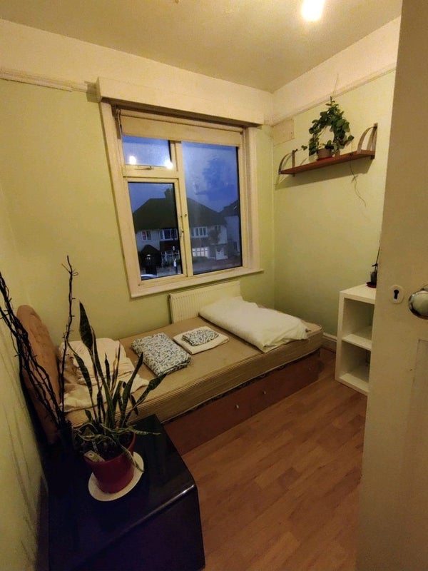 'Single Room for Minimalists ' Room to Rent from SpareRoom