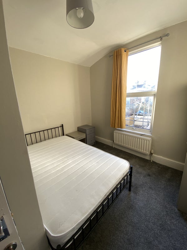 '1 double room in shared house for 1 person ' Room to Rent from SpareRoom