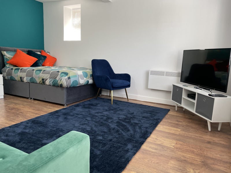 'Professional studio flat with all bills included ' Room to Rent from ...