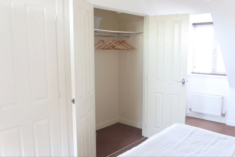 'Ensuite master bedroom in modern townhouse Mon-Fri' Room to Rent from ...
