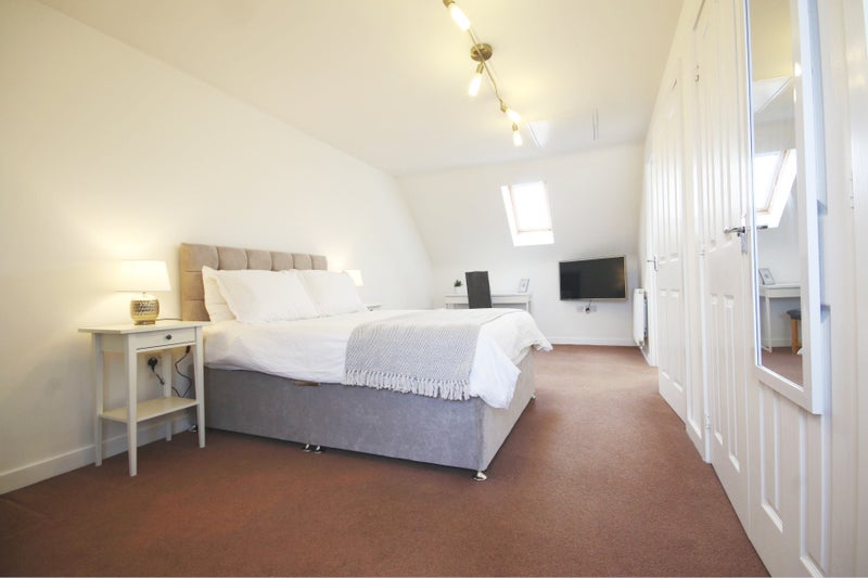 'Ensuite master bedroom in modern townhouse Mon-Fri' Room to Rent from ...