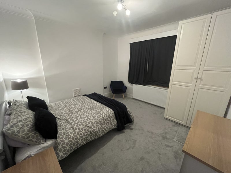 'Large Double Bedroom for lodging (1 person)' Room to Rent from SpareRoom
