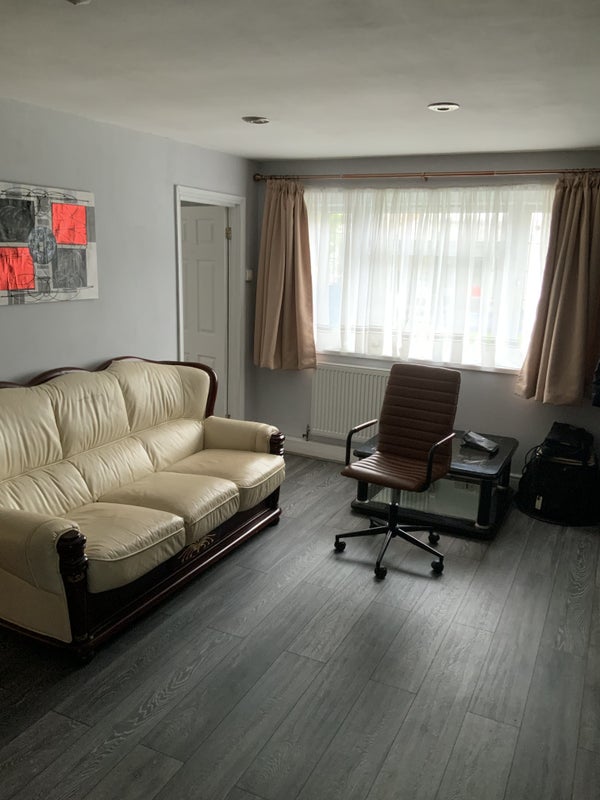 'Studio flat in Wanstead £800 pcm room available ' Room to Rent from ...