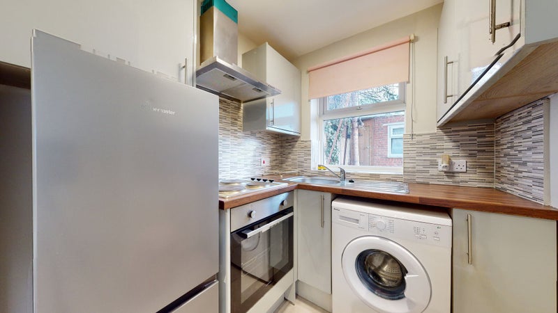 “Presenting a lovely studio flat to rent in Neasden” from SPARE ROOM.co.uk