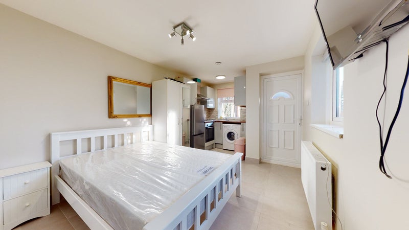 “Presenting a lovely studio flat to rent in Neasden” from SPARE ROOM.co.uk