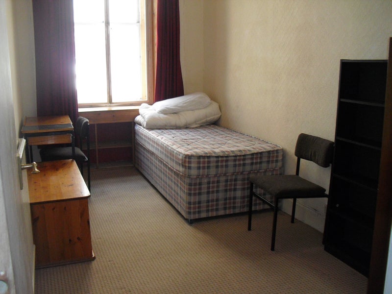 'Single Student Room Immediate Entry Available ' Room to Rent from ...