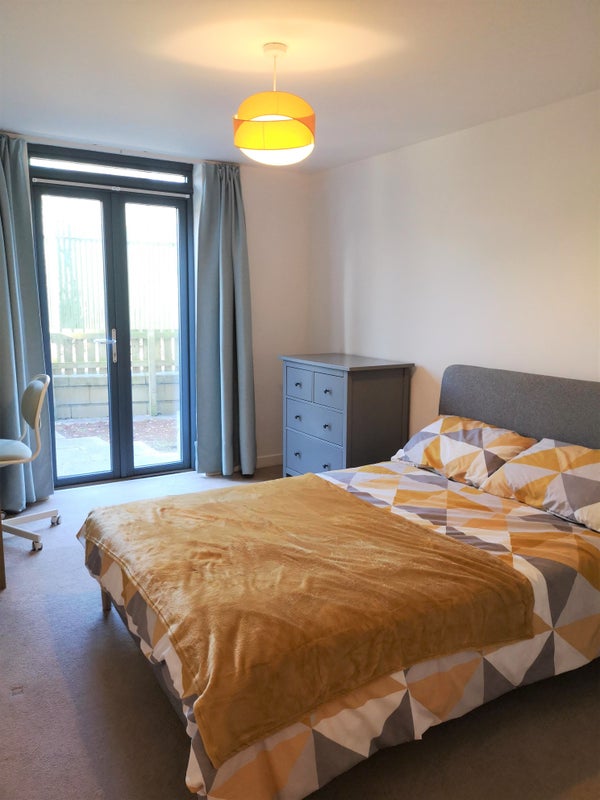 'Modern furnished room in Edinburgh (short term)' Room to Rent from ...