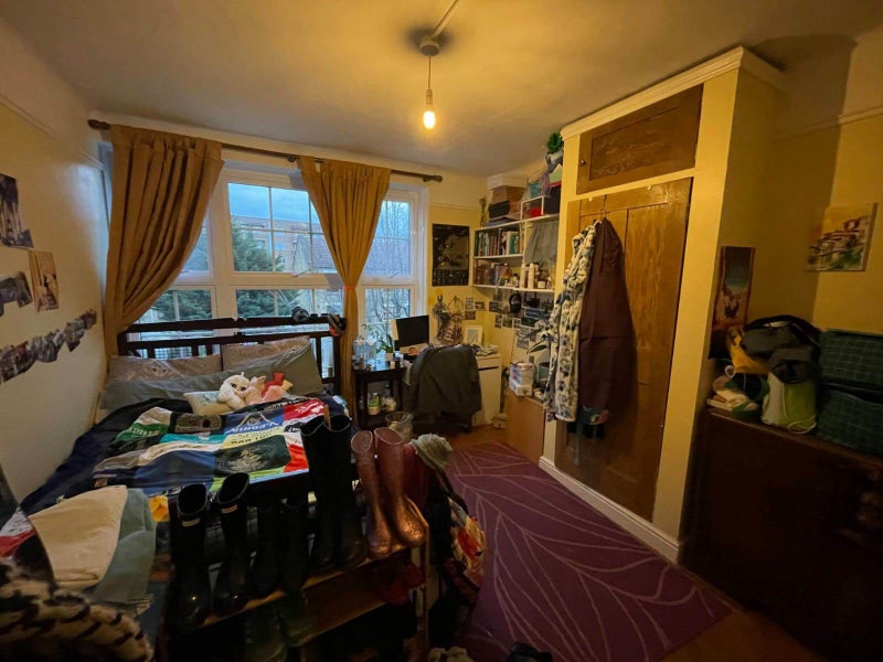 'Cosy flat - 5 mins from station' Room to Rent from SpareRoom