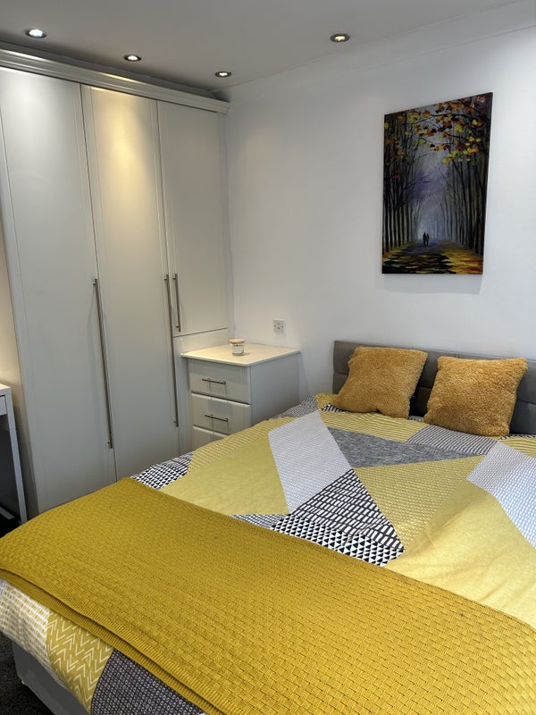 'En-suite Spacious double room. ' Room to Rent from SpareRoom