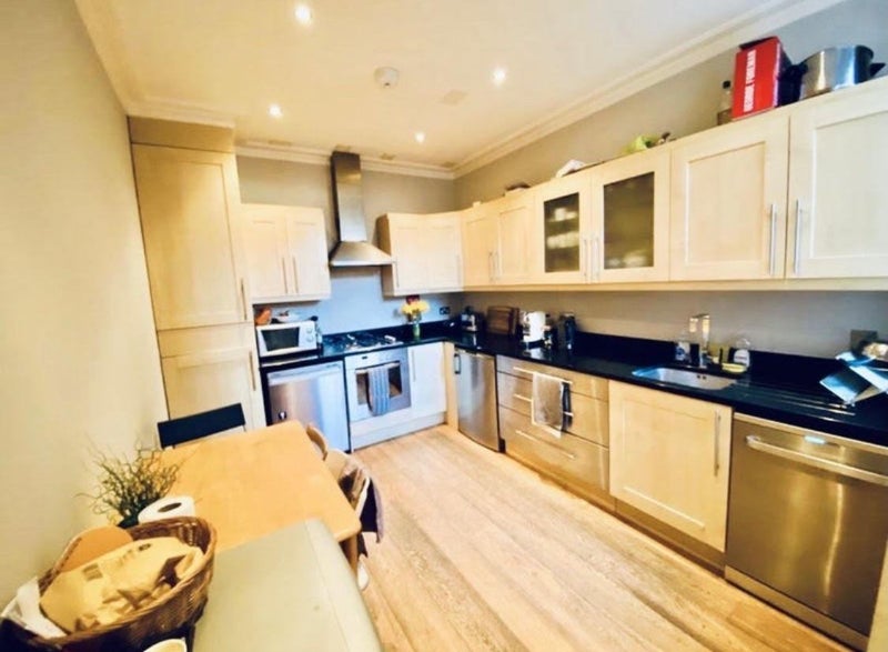 'Double Room in Sociable Balham House' Room to Rent from SpareRoom