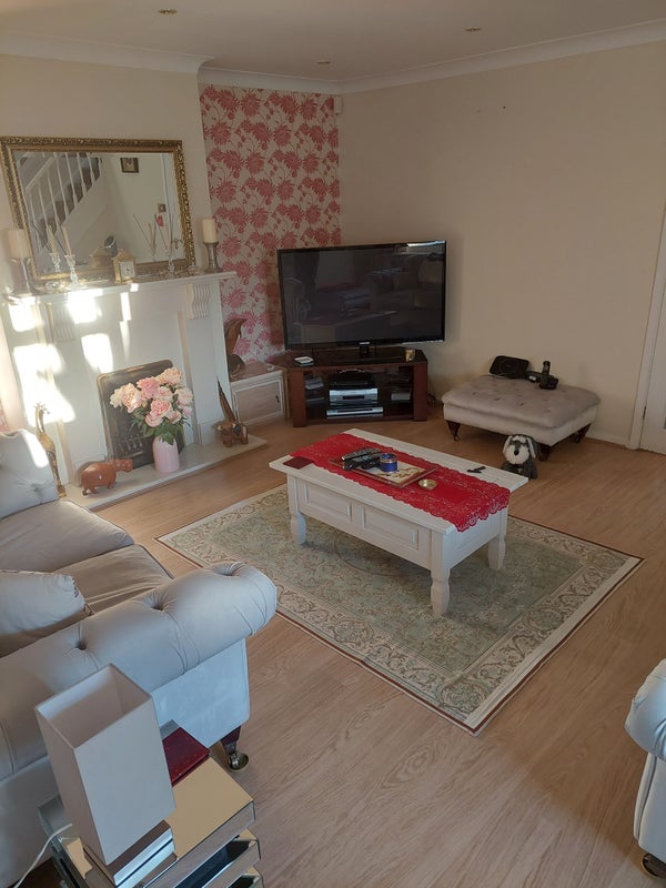 'Large double room to let in spacious modern house' Room to Rent from ...