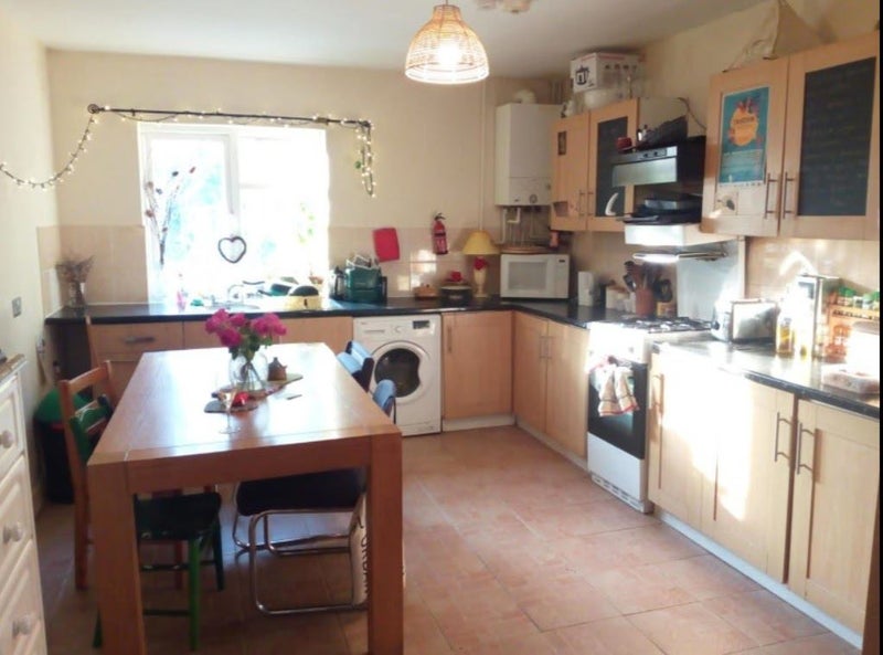 'Cozy single room in Cowley' Room to Rent from SpareRoom