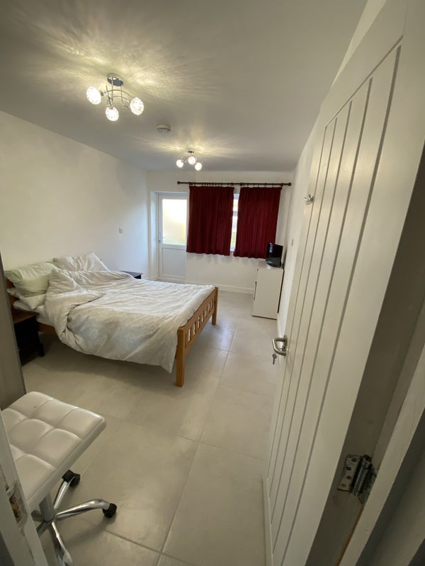 'Short let room in Oxford ' Room to Rent from SpareRoom